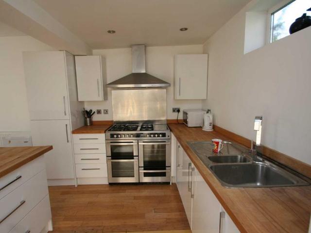 Henley Street, East Oxford *Student. 6 bed end of terrace house to rent £5,000 pcm £1,154 pw