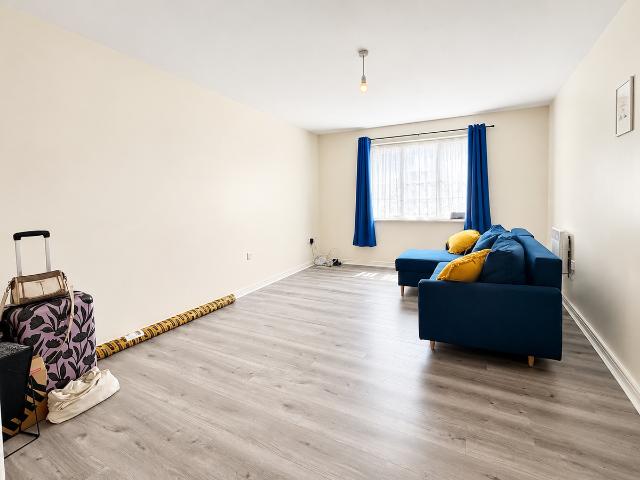 Henley Road, Bedford MK40, 2 bed flat to rent, £1,250 pcm | PrimeLocation