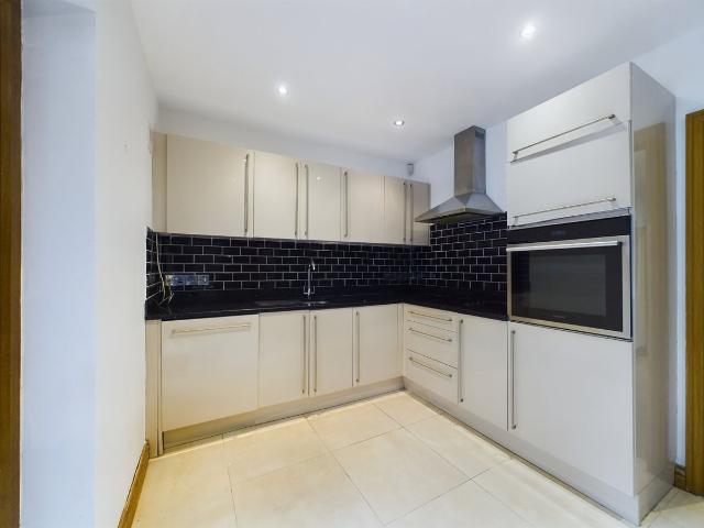 Henley Road, Maidenhead, Berkshire SL6, 1 bed flat to rent, £1,200 pcm | PrimeLocation
