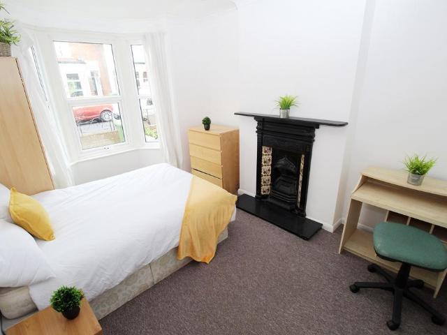 Henley Road, Southsea PO4 4 bed terraced house to rent £2,171 pcm £501 pw