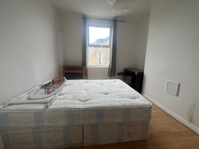 Hennessy Road, Edmonton N9, 2 bed flat to rent, £9,317 pcm | PrimeLocation