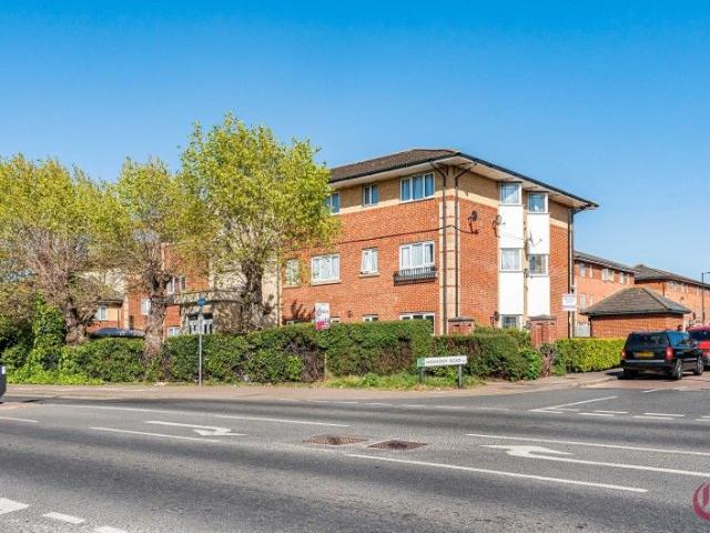 Hennessy Road, Edmonton N9, 2 bed flat to rent, £1,750 pcm | PrimeLocation