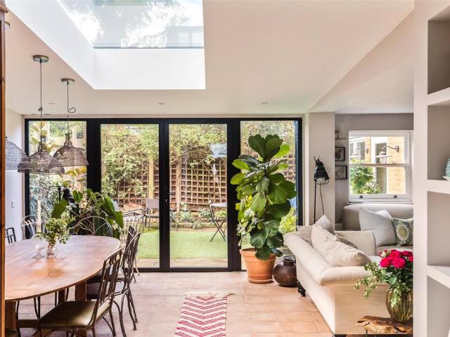 Henning Street, Battersea, SW11 4 bed terraced house to rent £6,998 pcm £1,615 pw