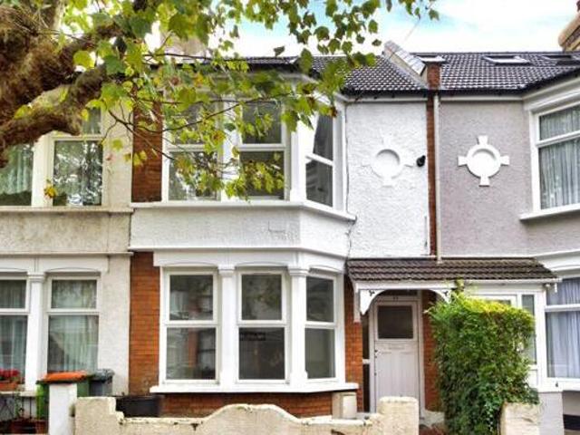 Henniker Gardens, London, 2 Bedroom Terraced