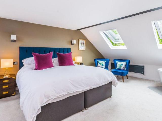 Henniker Gardens, Upton Park, London, E6 3 bed semi detached house to rent £5,000 pcm £1,154 pw