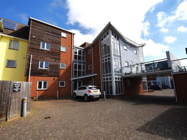 Henrietta Chase, St. Marys Island, Chatham ME4, 2 bed flat to rent, £1,350 pcm | PrimeLocation