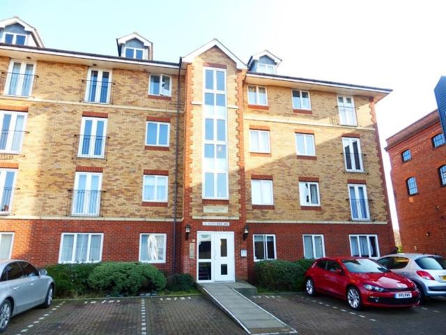 Henry Bird Way, Northampton NN4, 2 bed flat to rent, £1,050 pcm | PrimeLocation