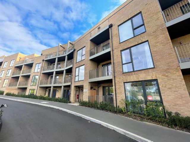 Henry Darlot Drive, Mill Hill, NW7 1 bed apartment to rent £1,750 pcm £404 pw