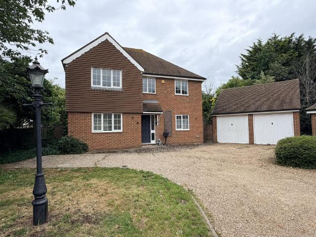 Henry De Grey Close, Meesons Lane, Grays 4 bed detached house to rent £2,600 pcm £600 pw