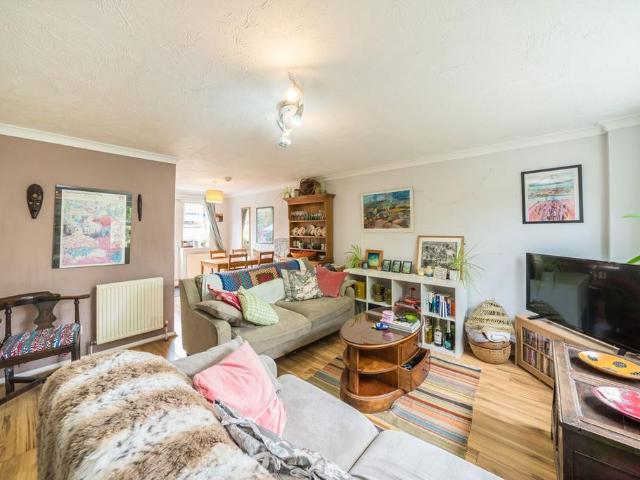 Henry Doulton Drive, London SW17 2 bed terraced house to rent £2,450 pcm £565 pw