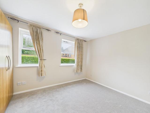 Henry Doulton Drive, Tooting Bec SW17, 1 bed flat to rent, £1,600 pcm | PrimeLocation