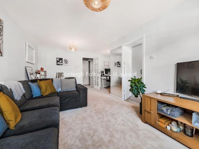 Henry Doulton Drive, Tooting, London SW17, 1 bed flat to rent, £1,800 pcm | PrimeLocation
