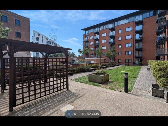 Henry House, Bromley BR1, 3 bed flat to rent, £1,875 pcm | PrimeLocation
