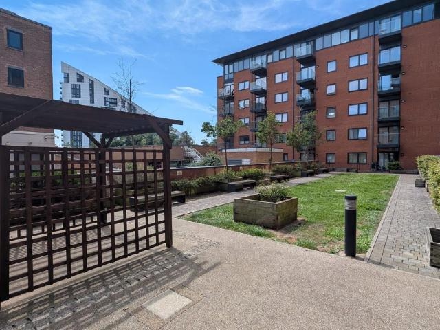 Henry House, Ringers Road, Bromley BR1, 2 bed flat to rent, £1,875 pcm | PrimeLocation