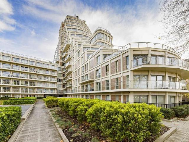 Henry Macaulay Avenue, Kingston Upon. 2 bed flat to rent £2,250 pcm £519 pw