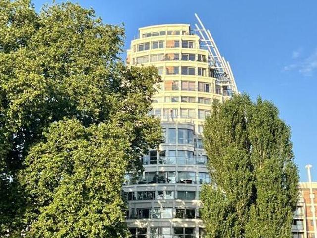 Henry Macaulay Avenue, Kingston Upon Thames, 3 Bedroom Flat