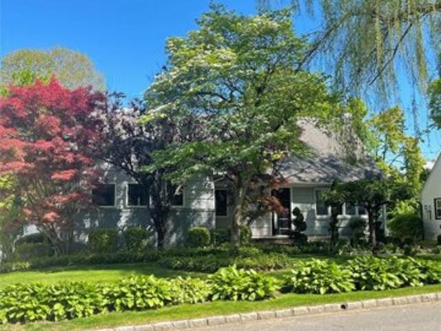 Henry St, Great Neck, Home For Sale