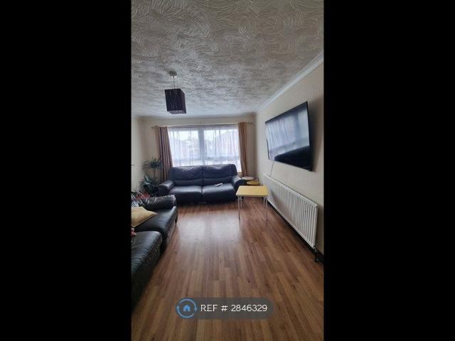 Henrys Walk, Ilford IG6, 3 bed flat to rent, £2,100 pcm | PrimeLocation