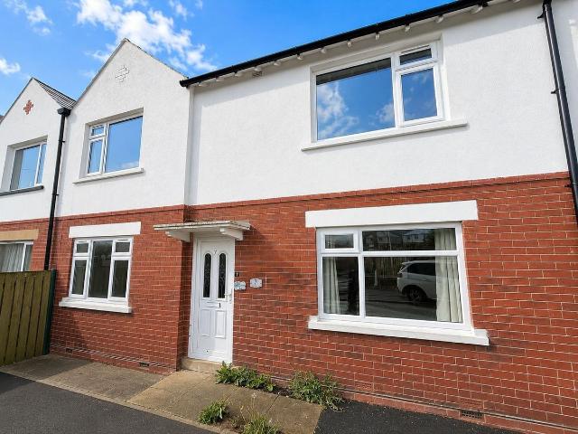 Henshaw Oval, Yeadon, Leeds, West Yorkshire LS19, 4 bed terraced house to rent, £1,300 pcm | PrimeLocation
