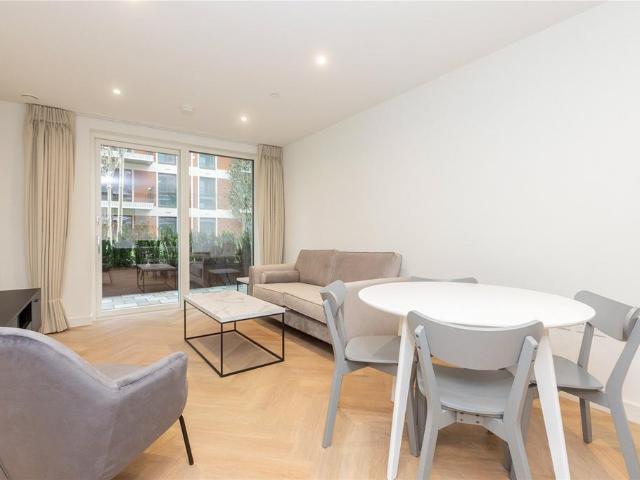 Henshaw Parade, The Hyde, London, NW9 2 bed apartment to rent £2,250 pcm £519 pw