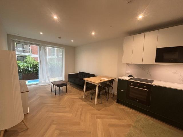 Henshaw Parade London NW9 1 bed apartment to rent £2,002 pcm £462 pw