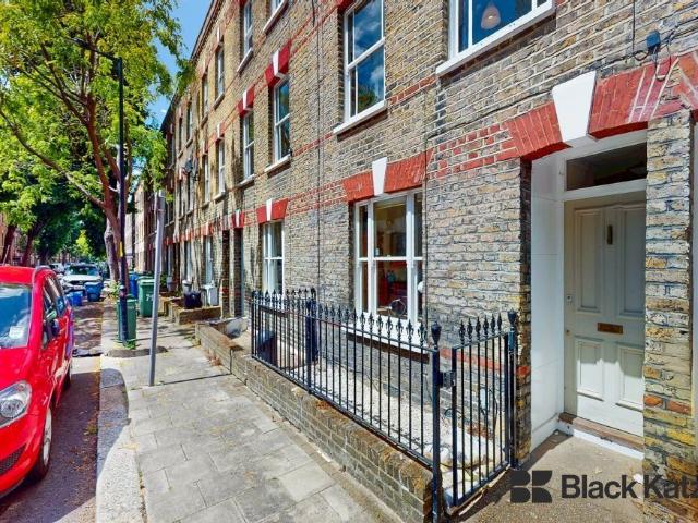 Henshaw Street, Borough/Elephant And Castle SE17, 4 bed terraced house to rent, £4,550 pcm | PrimeLocation