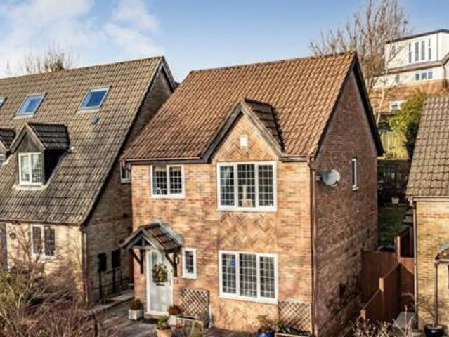 Heol Isaf Hendy, Miskin, 3 Bedroom Detached