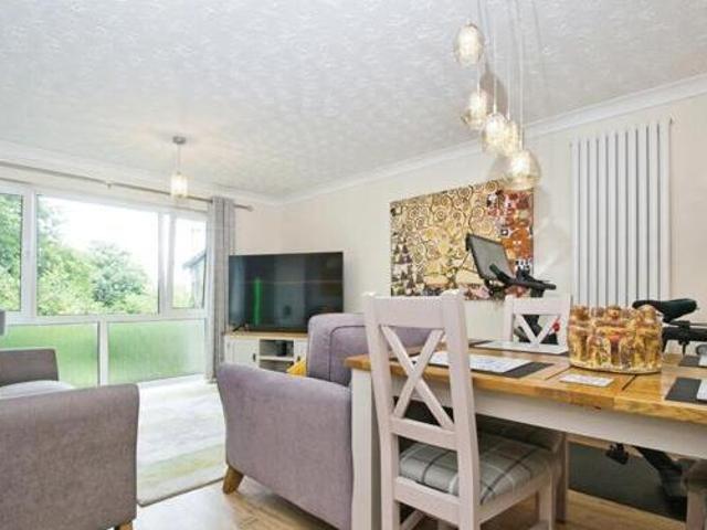 Heol Isaf, Radyr, 2 Bedroom Flat