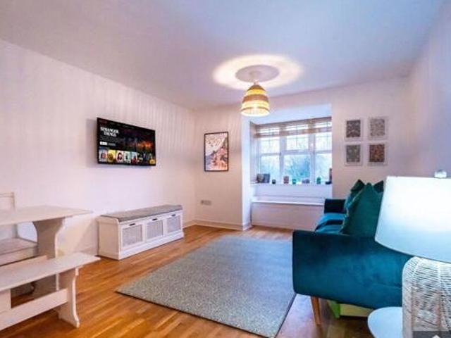 Heol Tre Forys, Penarth, 2 Bedroom Flat