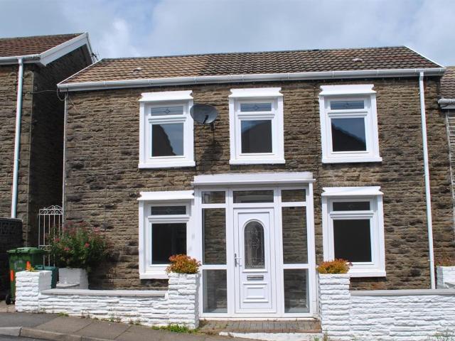 Heolddu Road, Bargoed CF81, 4 bed end terrace house to rent, £1,100 pcm | PrimeLocation