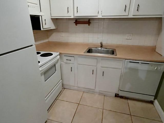 Heat and hot water included 1 Bed Bath Condo in Fr