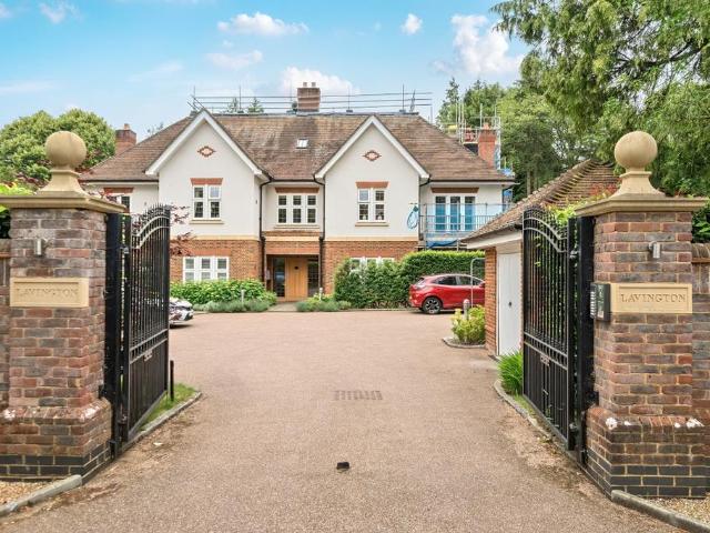 Heath Drive, Tadworth KT20 2 bed flat to rent £3,250 pcm £750 pw