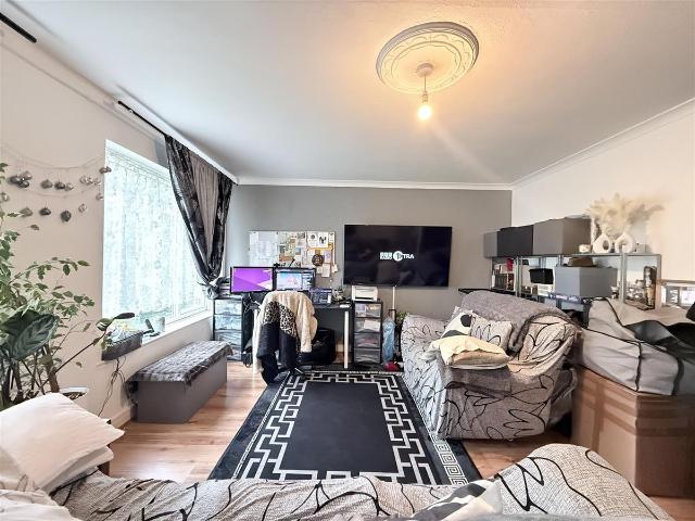 Heath House, Thornton Heath CR7, 2 bed maisonette to rent, £1,700 pcm | PrimeLocation