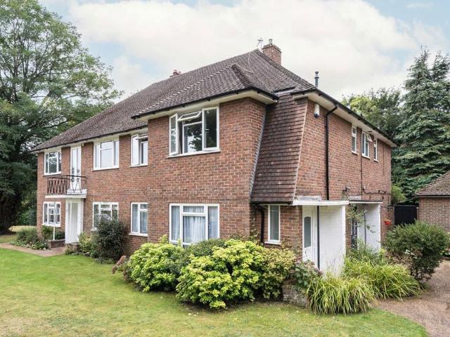 Heath Mead, London SW19 2 bed flat to rent £2,500 pcm £577 pw