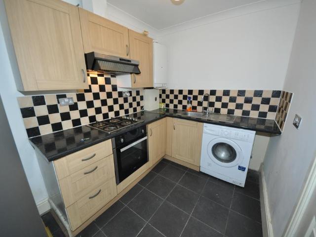 Heath Park Road, Romford RM2 1 bed flat to rent £1,295 pcm £299 pw