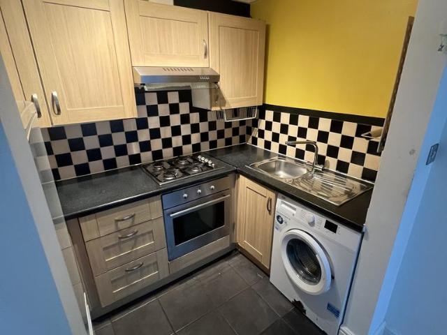 Heath Park Road, Romford RM2 1 bed flat to rent £1,295 pcm £299 pw