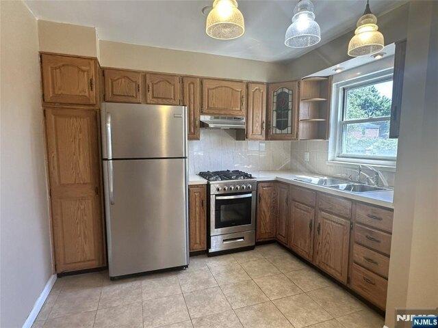 Heath Pl Apt,hackensack, Condo For Sale