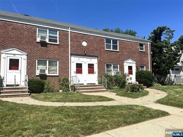Heath Pl Apt,hackensack, Condo For Sale