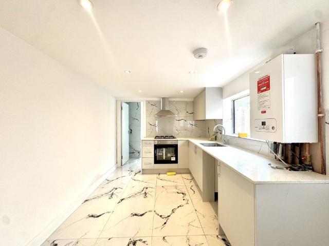 Heath Road, Middlesex, TW3