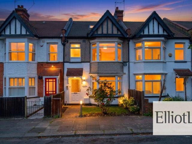 Heath Road, Harrow HA1 2 bed flat to rent £1,695 pcm £391 pw