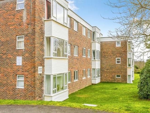 Heath Road, Haywards Heath RH16, 2 bed flat to rent, £1,350 pcm | PrimeLocation