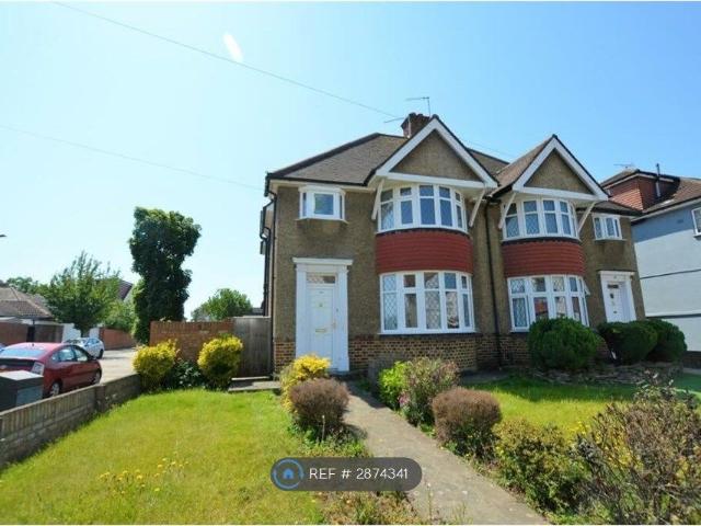 Heath Road, Hounslow TW3, 3 bed semi detached house to rent, £2,500 pcm | PrimeLocation