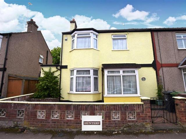 Heath Road, RM6 3 bed terraced house to rent £2,400 pcm £554 pw