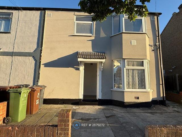 Heath Road, Romford RM6, 4 bed semi detached house to rent, £2,275 pcm | PrimeLocation