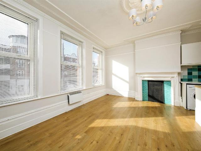 Heath Road, Twickenham TW1, 1 bed flat to rent, £1,425 pcm | PrimeLocation