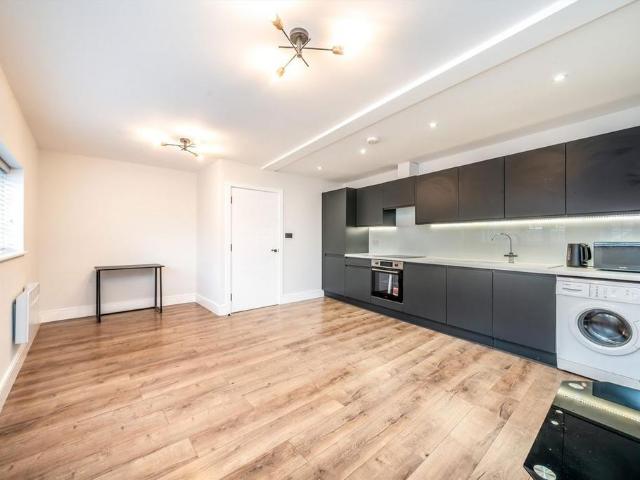 Heath Road, Twickenham TW1 1 bed flat to rent £1,700 pcm £392 pw