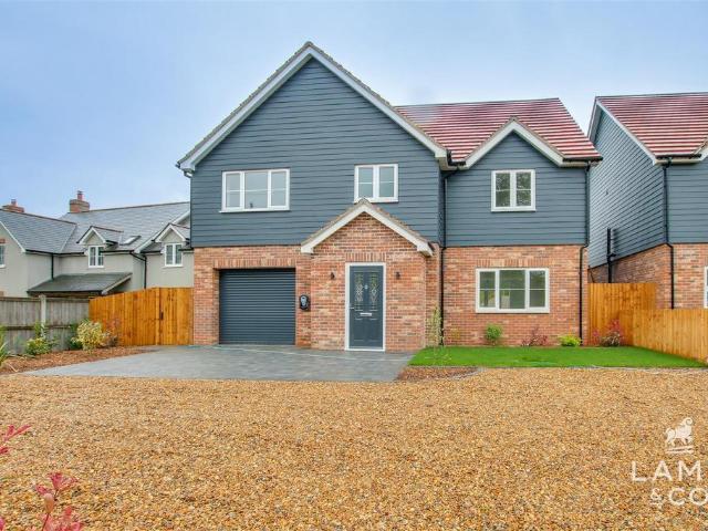 Heath Road, Tendring CO16 4 bed detached house to rent £2,250 pcm £519 pw