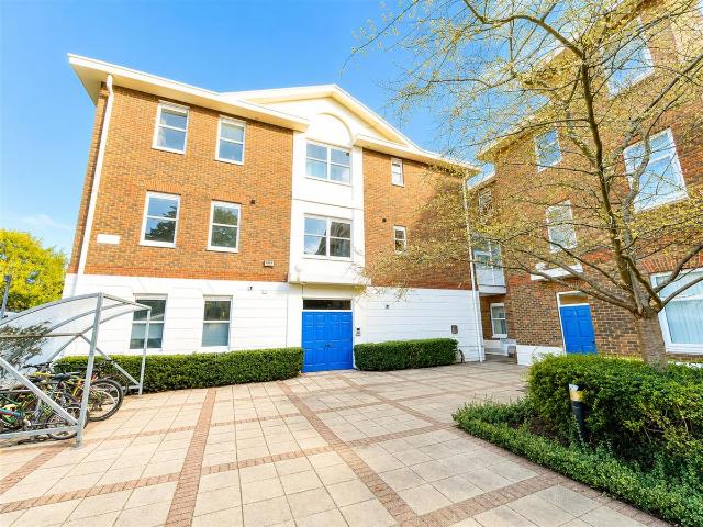 Heath Square, Haywards Heath RH16, 1 bed flat to rent, £1,100 pcm | PrimeLocation
