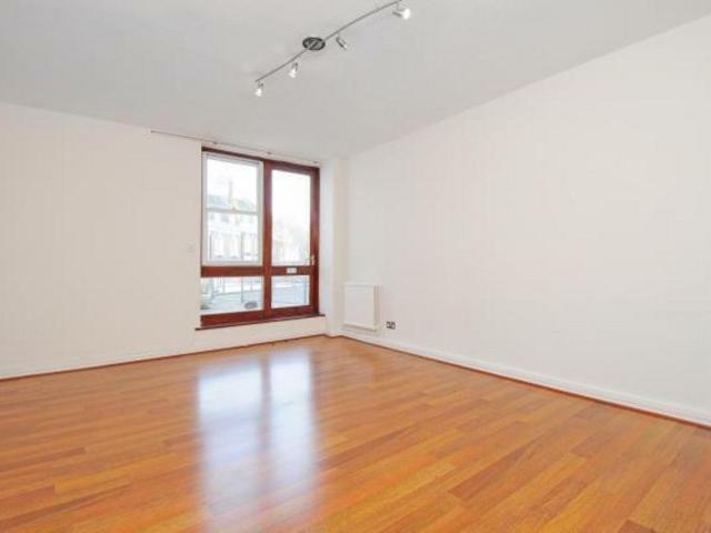 Heath Street, London NW3, 2 bed maisonette to rent, £3,500 pcm | PrimeLocation