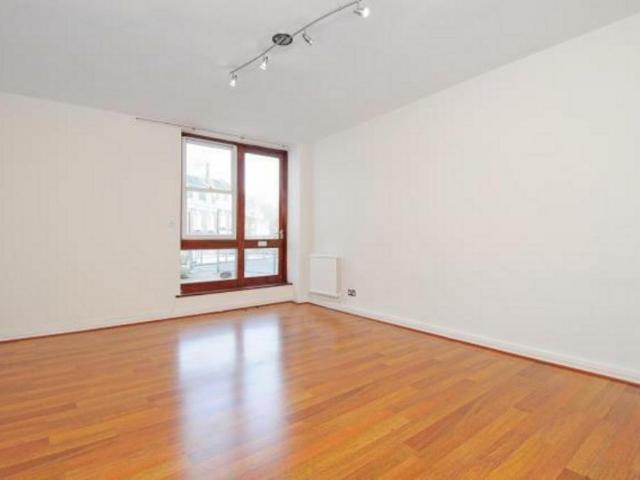 Heath Street, London, NW3 2 bed maisonette to rent £3,500 pcm £808 pw